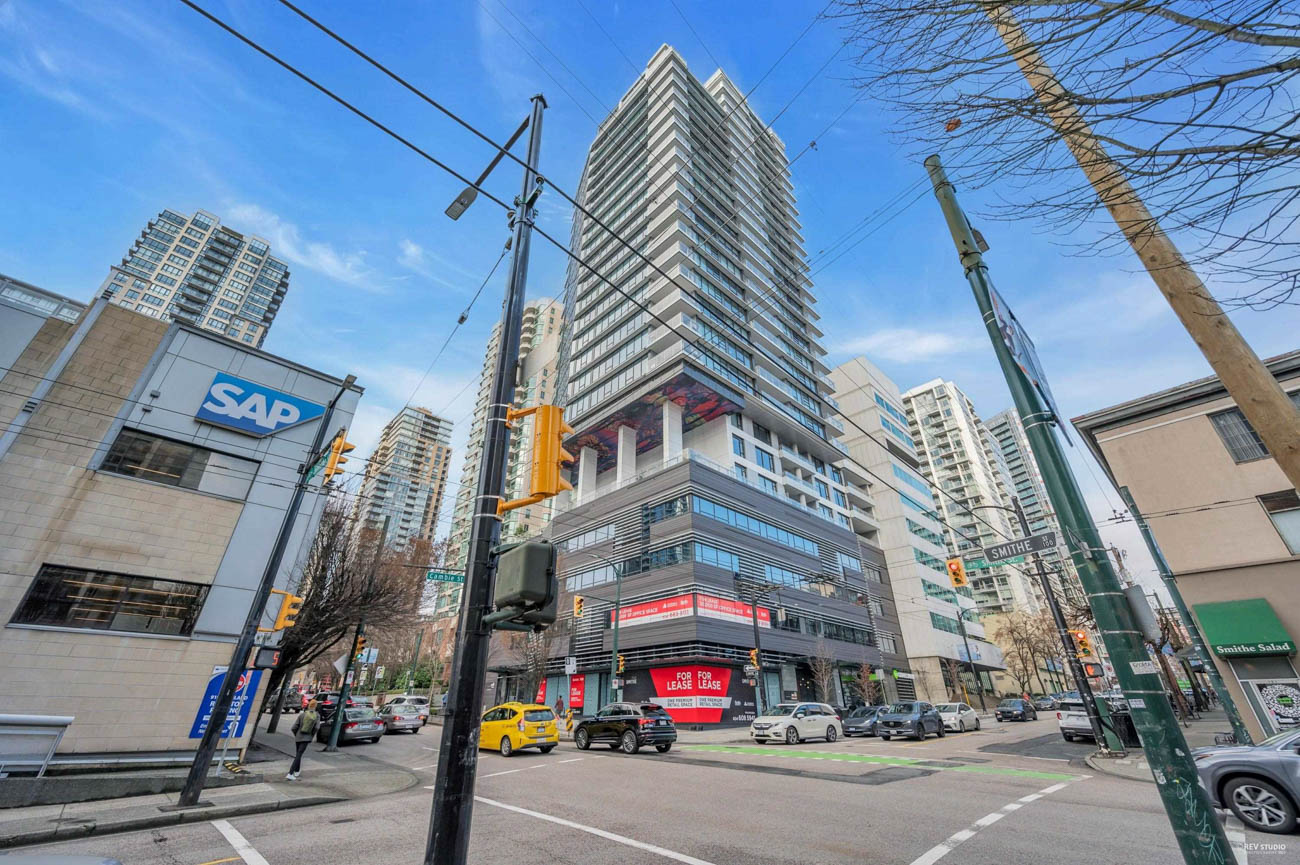 Luxurious 3 bdrm 3 bthrm residence at The Smithe