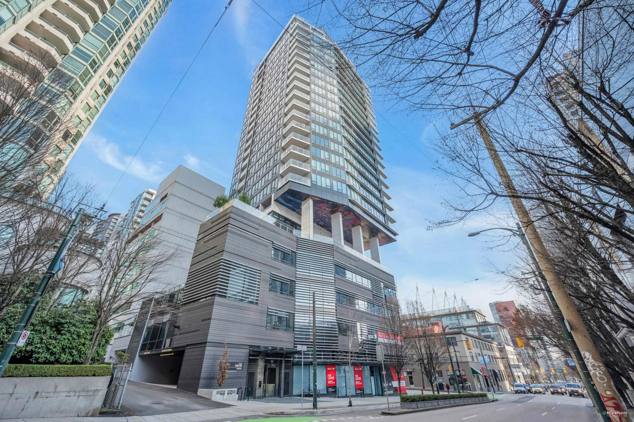 Luxurious 3 bdrm 3 bthrm residence at The Smithe