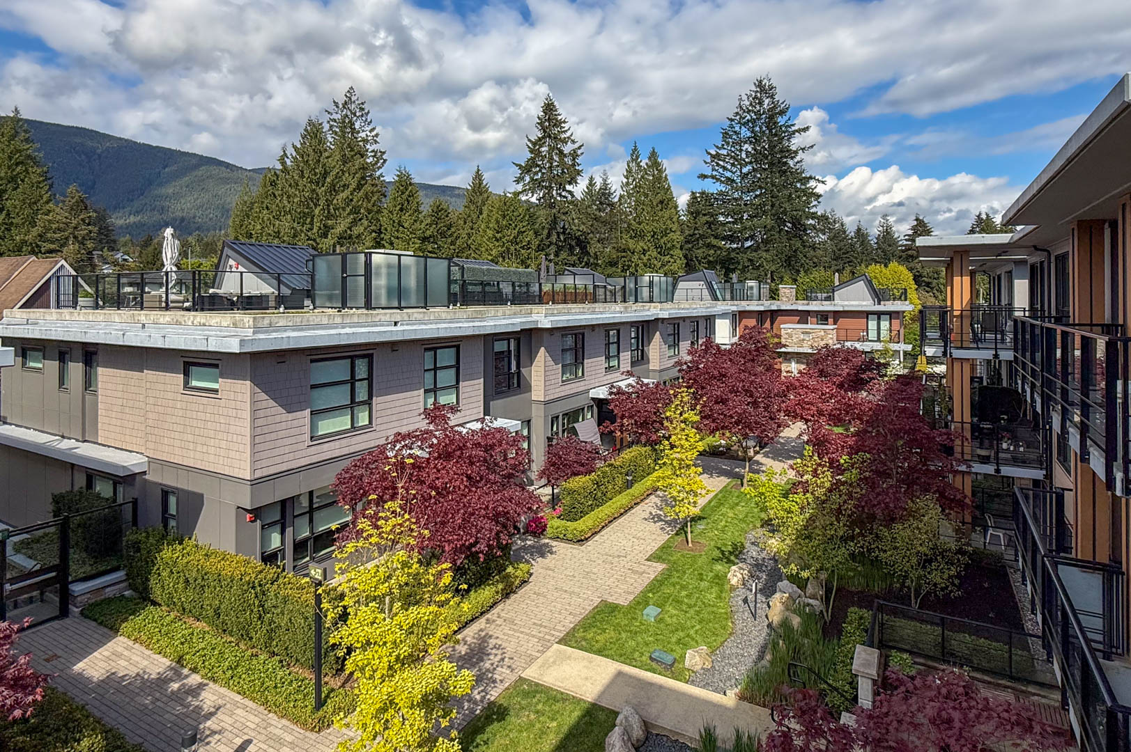 2 bedroom penthouse in Edgemont condo unfurnished