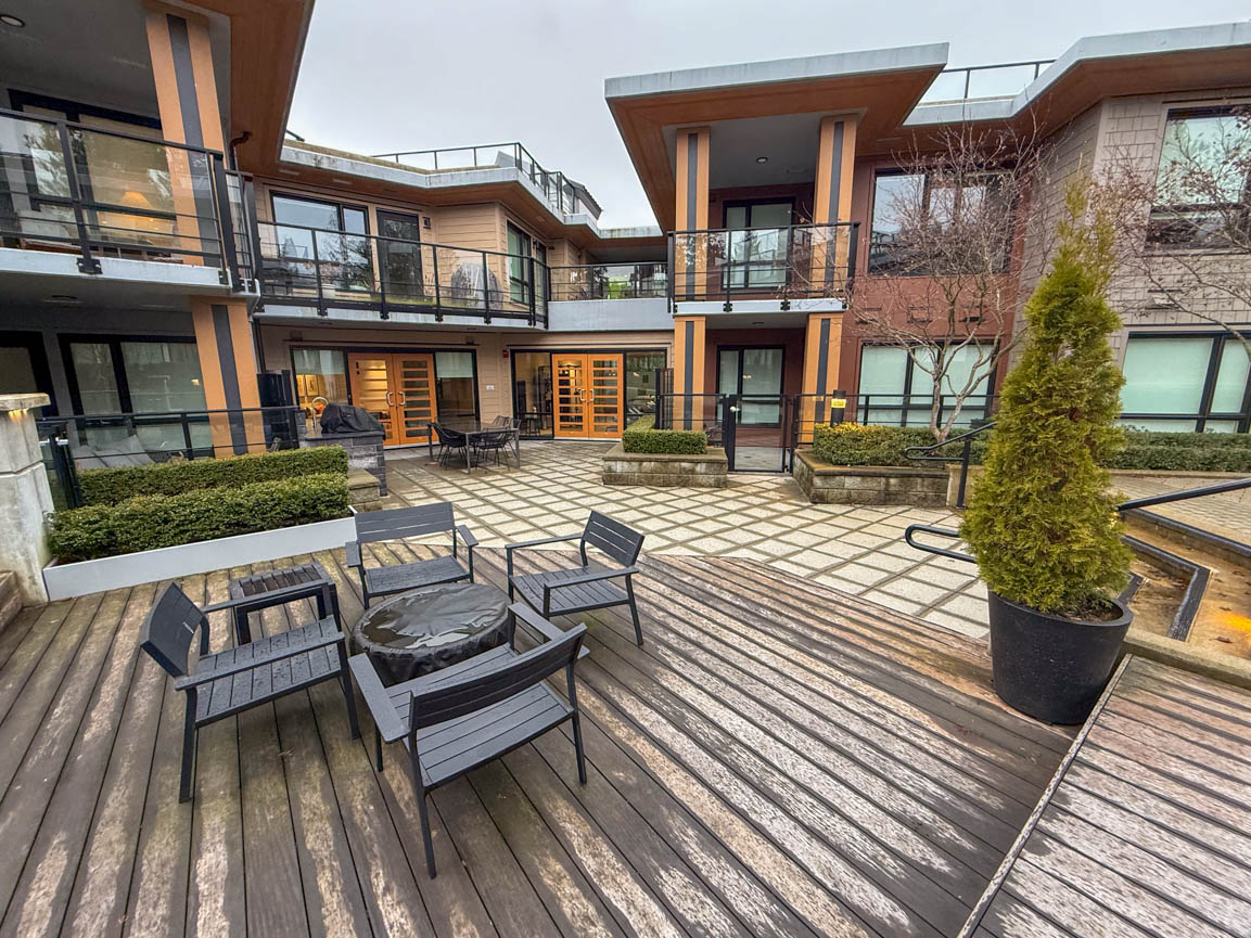 2 bedroom penthouse in Edgemont condo unfurnished