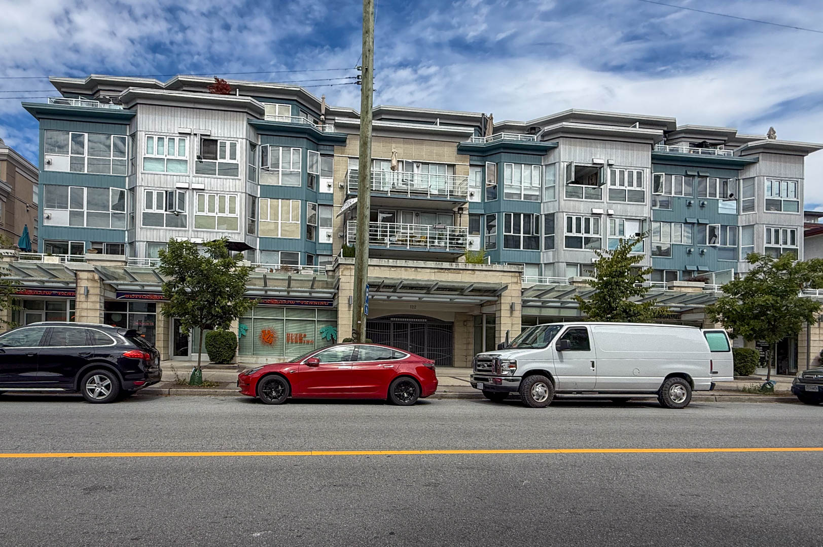 North Vancouver unfurnished 1 bedroom condo plus Den in Lower Lonsdale